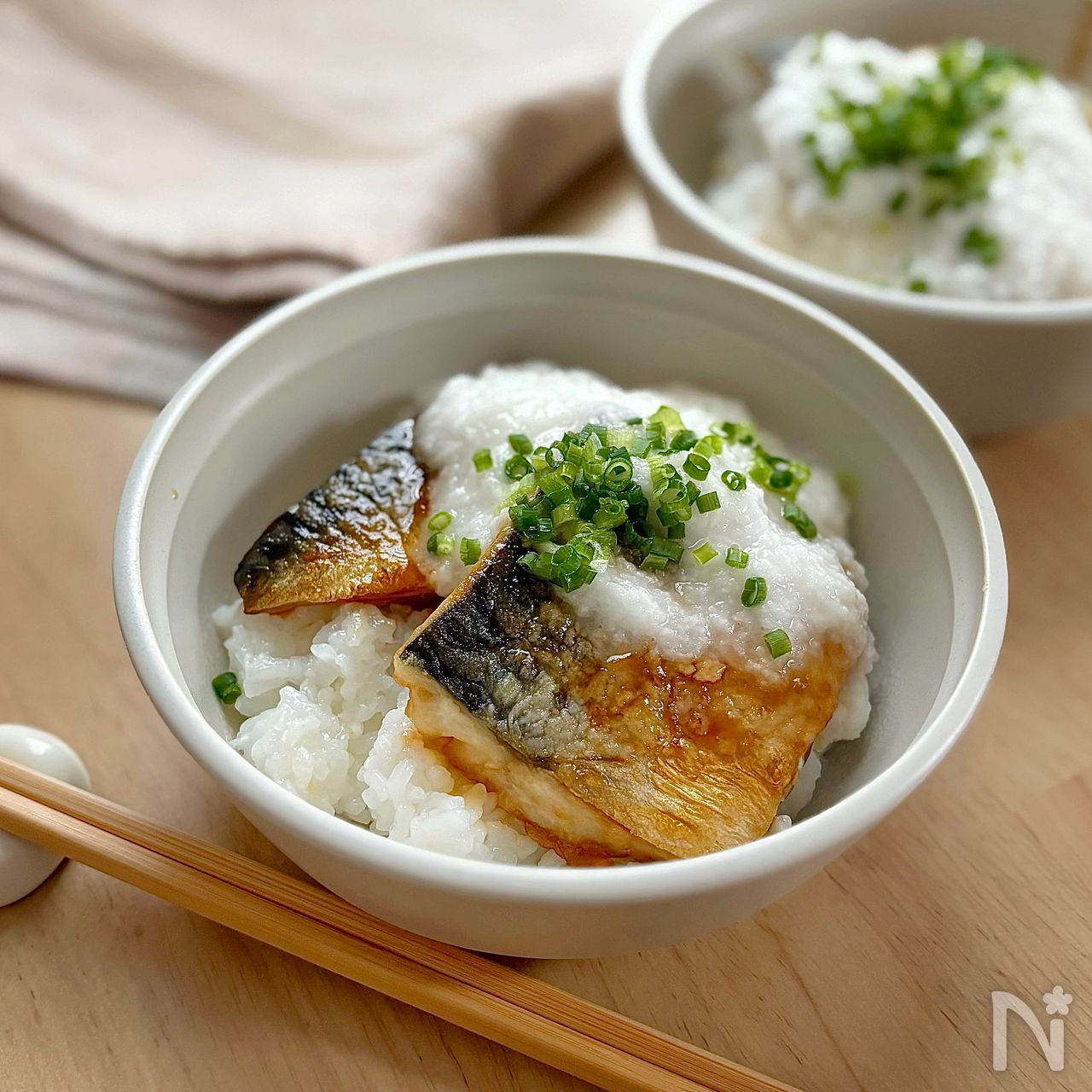『さばの蒲焼きとろろ丼』やみつき甘辛ダレ | レシピサイトNadia