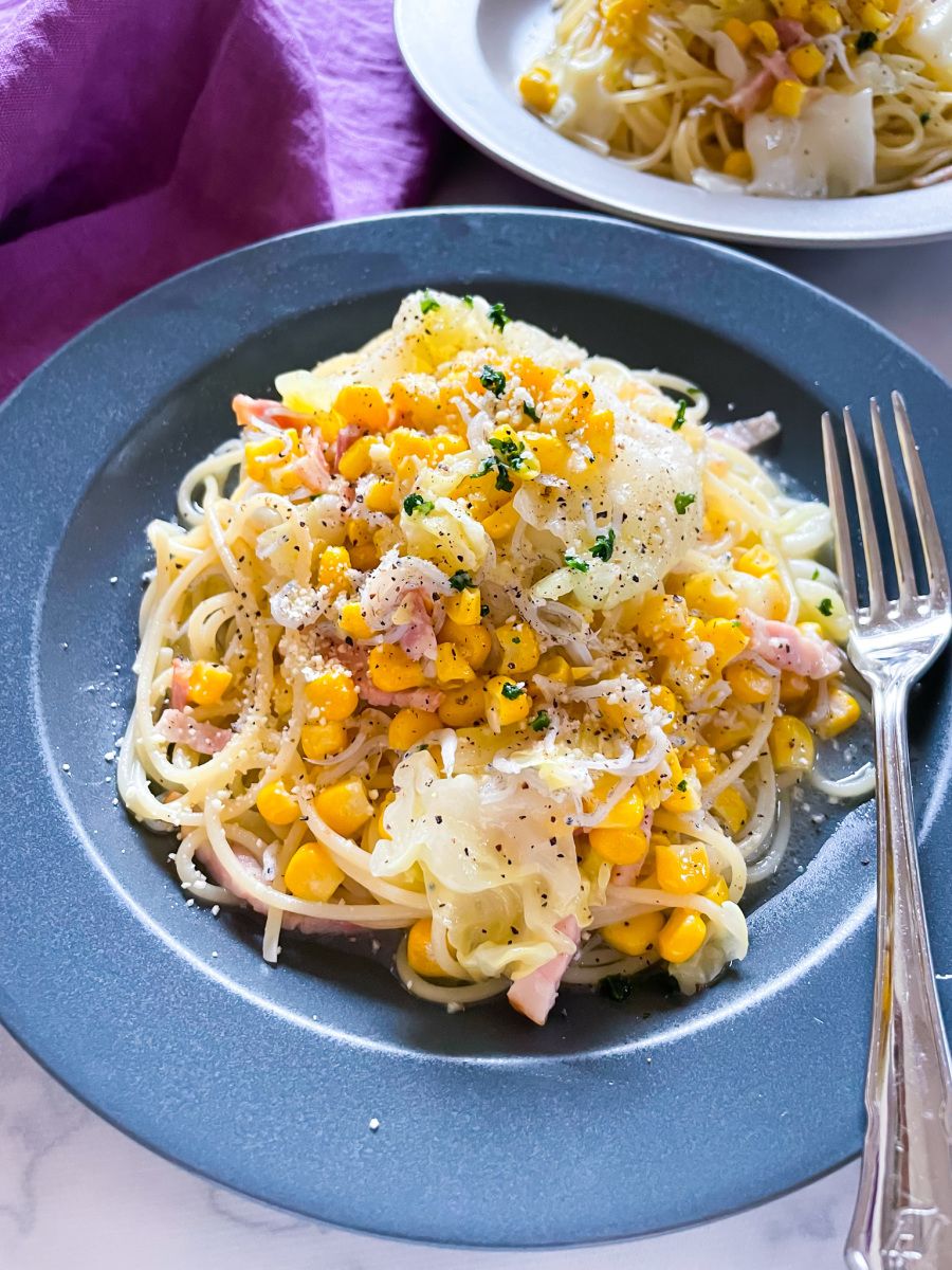 ワンパンで簡単楽ちん コーンたっぷりしらすベーコンパスタ | レシピサイトNadia