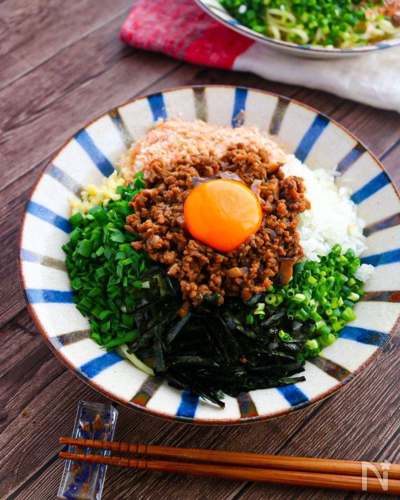 ニラを使った人気レシピ50選♪簡単なのに絶品！子ども向け～変わり種まで – Onnela[オンネラ]｜暮らしに『楽』を、家族にワクワクを。