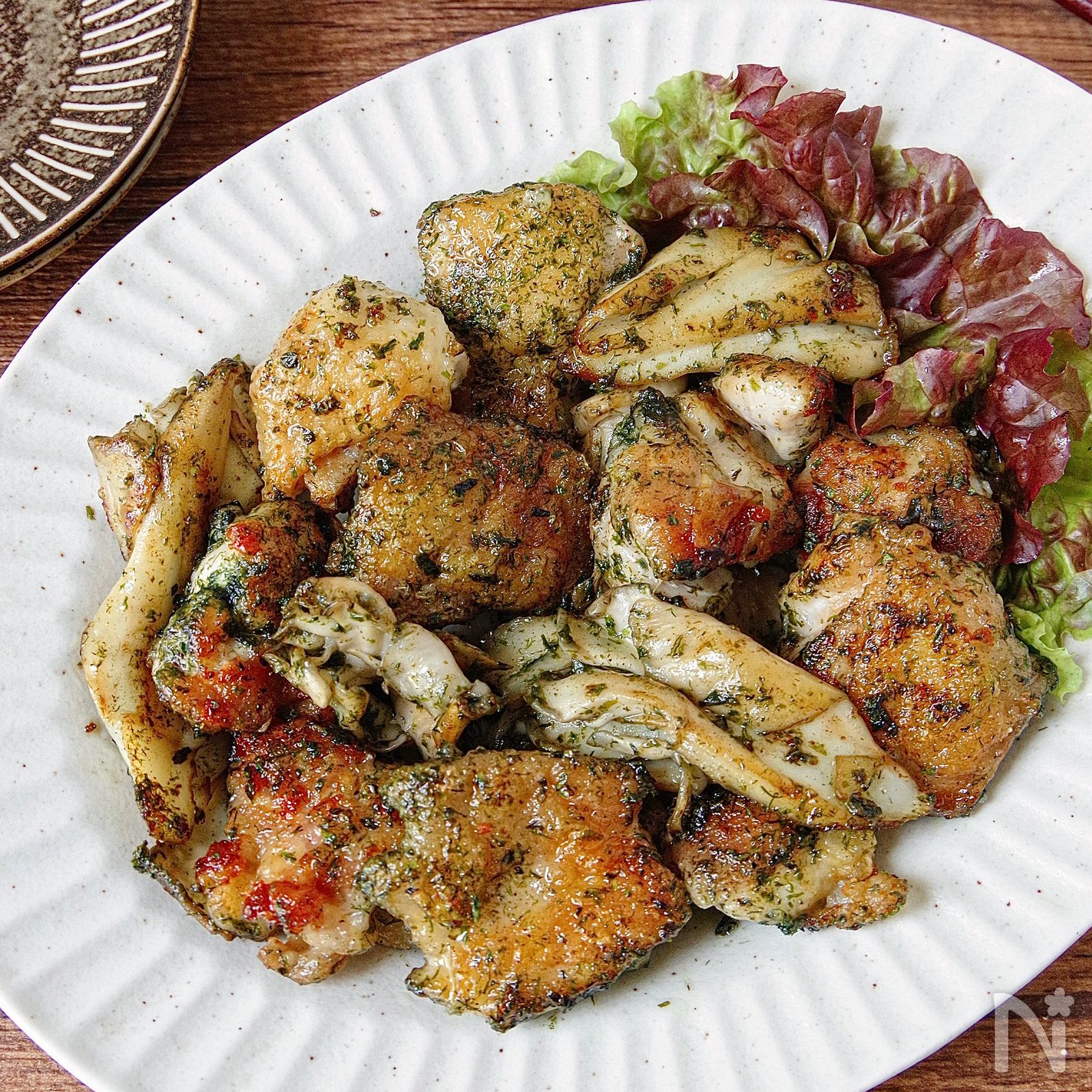 【鶏ももと舞茸の海苔塩バター焼き】ご飯もお酒もすすむ！ | レシピサイトNadia