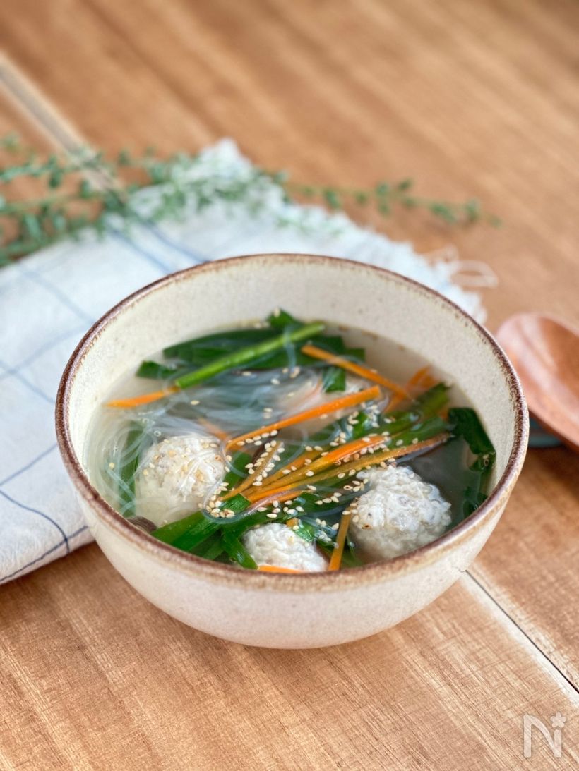 ニラを使った人気レシピ50選♪簡単なのに絶品！子ども向け～変わり種まで – Onnela[オンネラ]｜暮らしに『楽』を、家族にワクワクを。