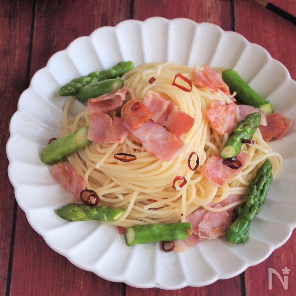 アスパラガスとベーコンの簡単ペペロンチーノ | レシピサイトNadia