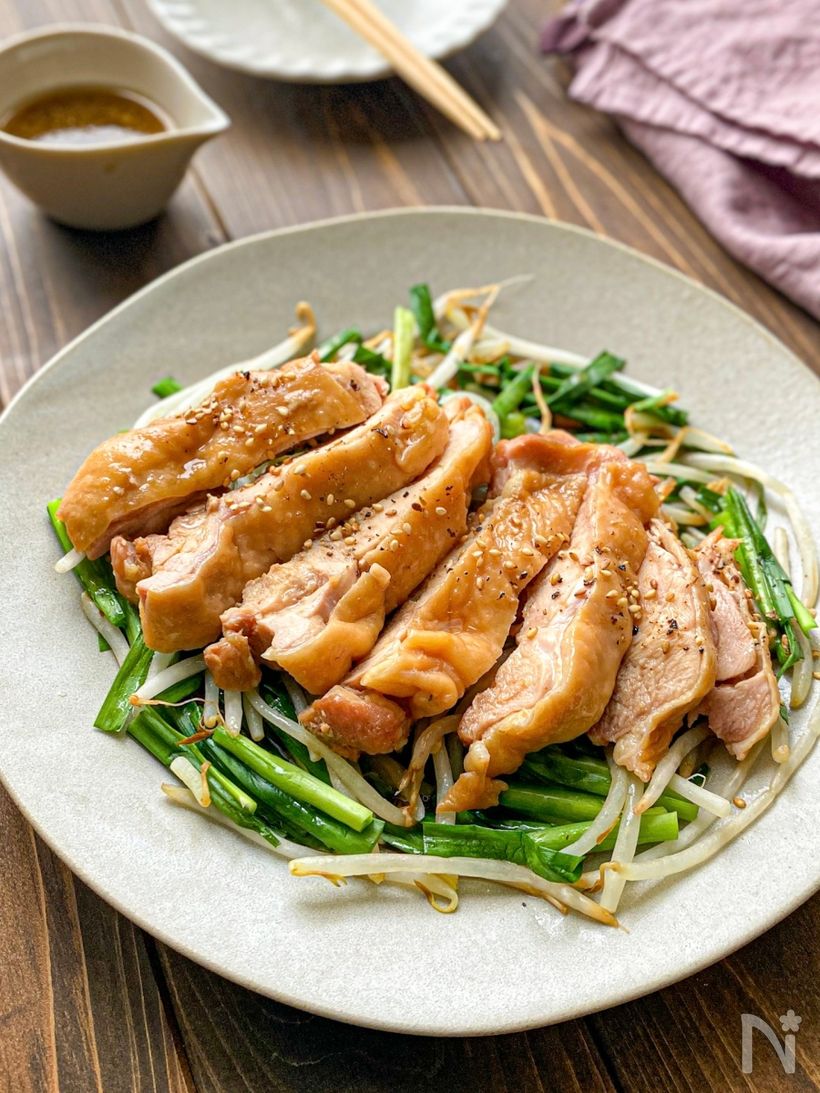 ニラを使った人気レシピ50選♪簡単なのに絶品！子ども向け～変わり種まで – Onnela[オンネラ]｜暮らしに『楽』を、家族にワクワクを。