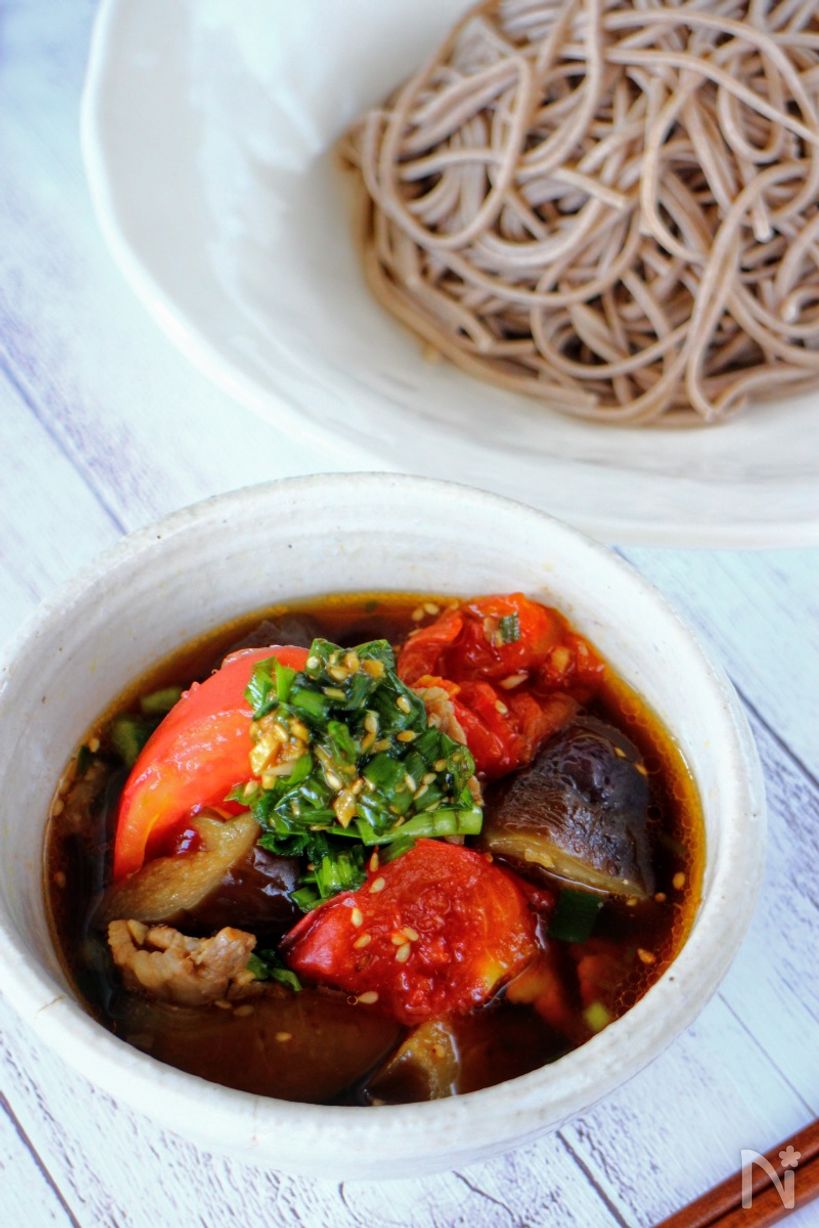 ニラを使った人気レシピ50選♪簡単なのに絶品！子ども向け～変わり種まで – Onnela[オンネラ]｜暮らしに『楽』を、家族にワクワクを。