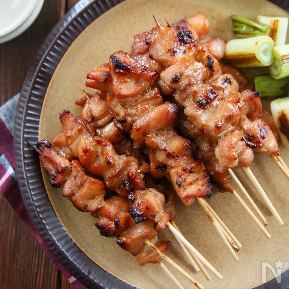 味付け一発！焼肉のたれで絶品おうち焼き鳥 | レシピサイトNadia