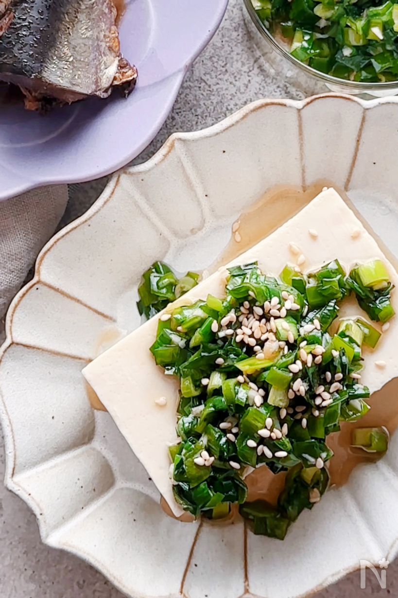 ニラを使った人気レシピ50選♪簡単なのに絶品！子ども向け～変わり種まで – Onnela[オンネラ]｜暮らしに『楽』を、家族にワクワクを。