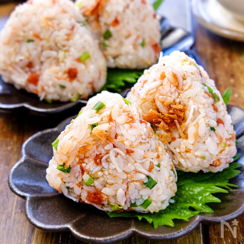 「梅干しのおにぎり」30選｜アレンジが楽しい | レシピサイトNadia