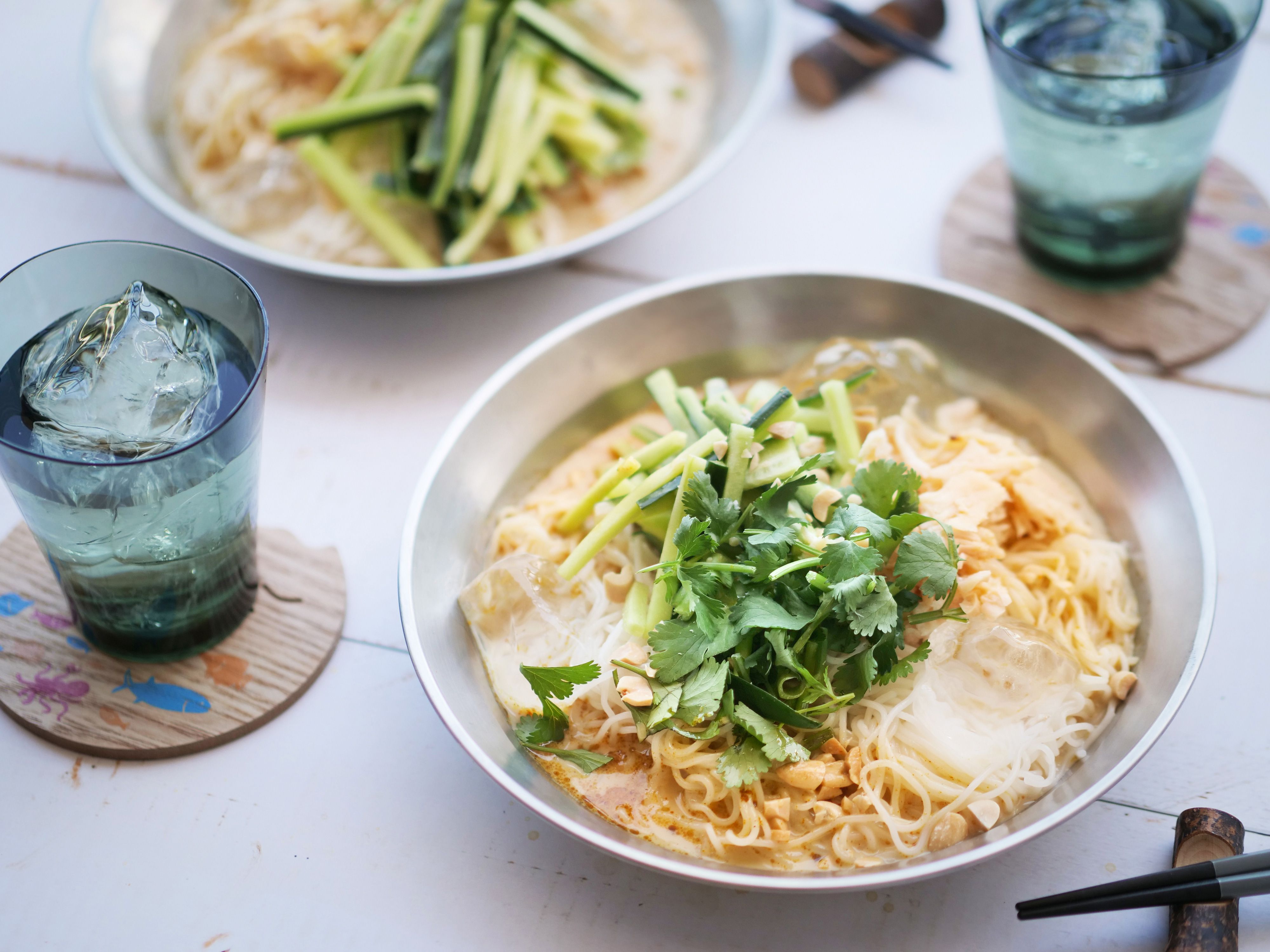 暑い日に食べたい！火を使わないエスニックぶっかけそうめん | レシピサイトNadia